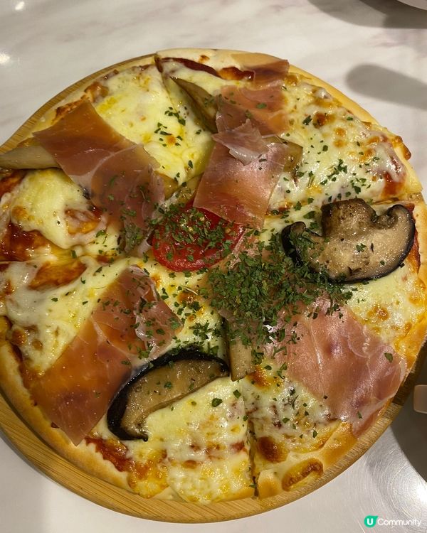 最好食嘅就係佢嘅Pizza。巴馬火腿拉絲水牛芝 | U Community 社群平台