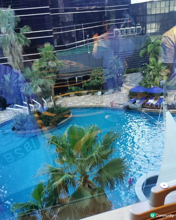 Hotel swimming pool for hot su... | U Community 社群平台